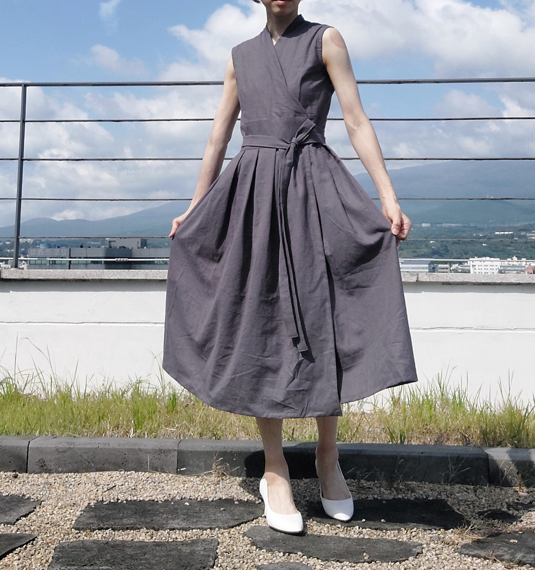 Korean modern style hanbok, Steel gray linen sleeveless Chulic dress | idus