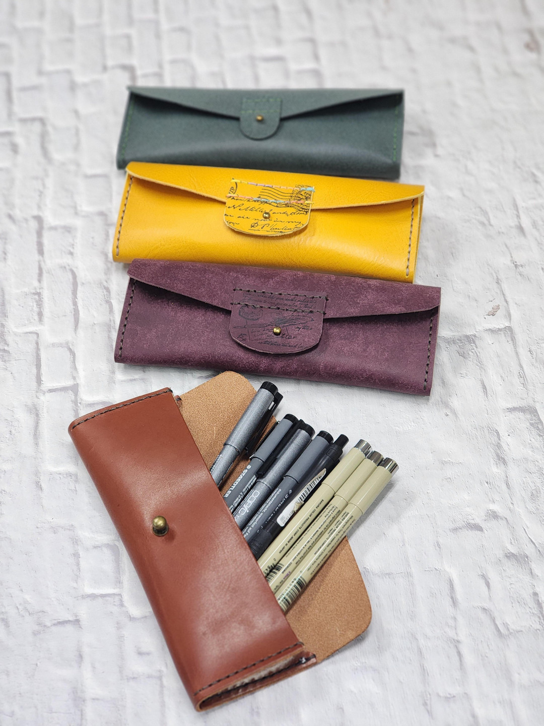 Vintage leather pencil case | idus