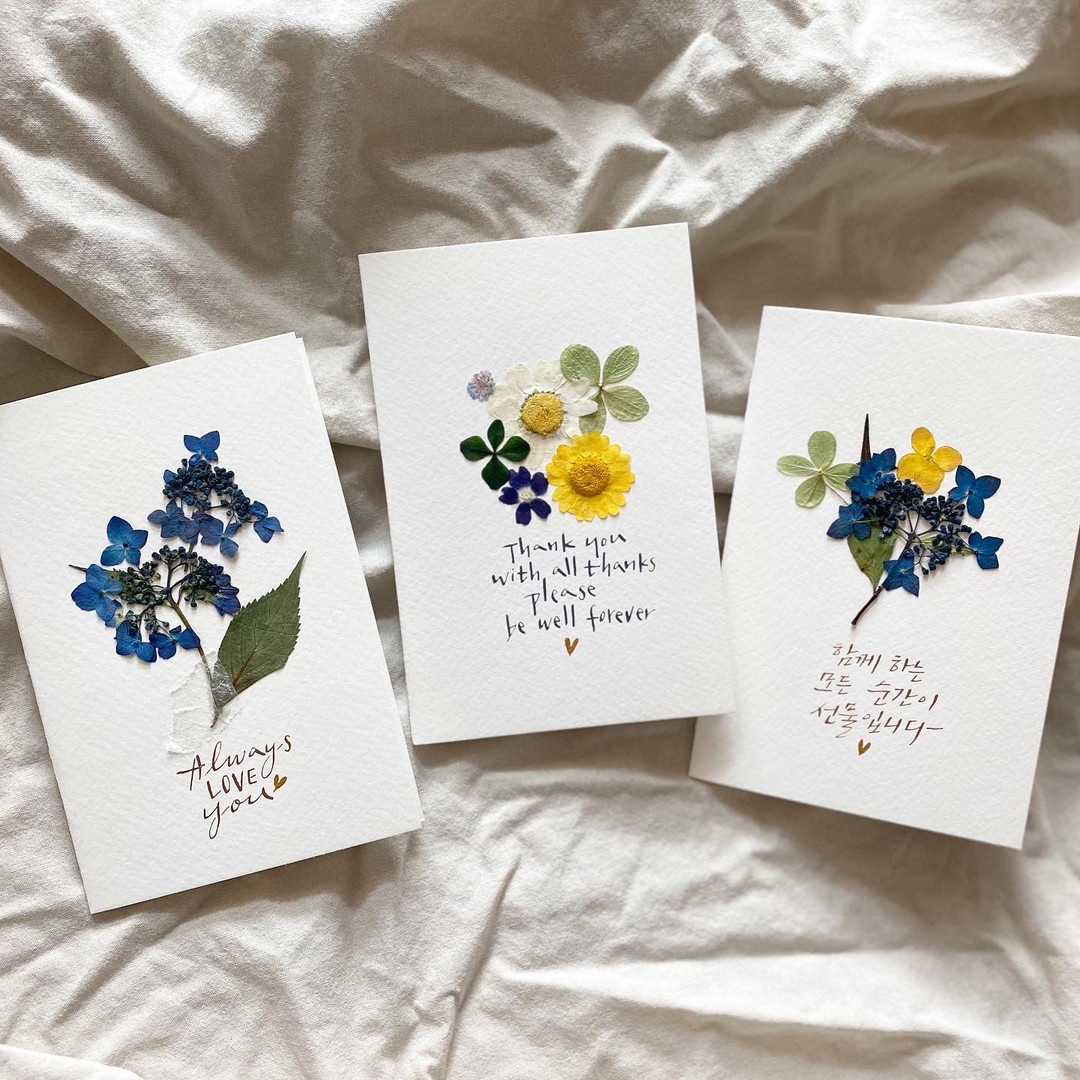 Foldable pressed flower card | idus