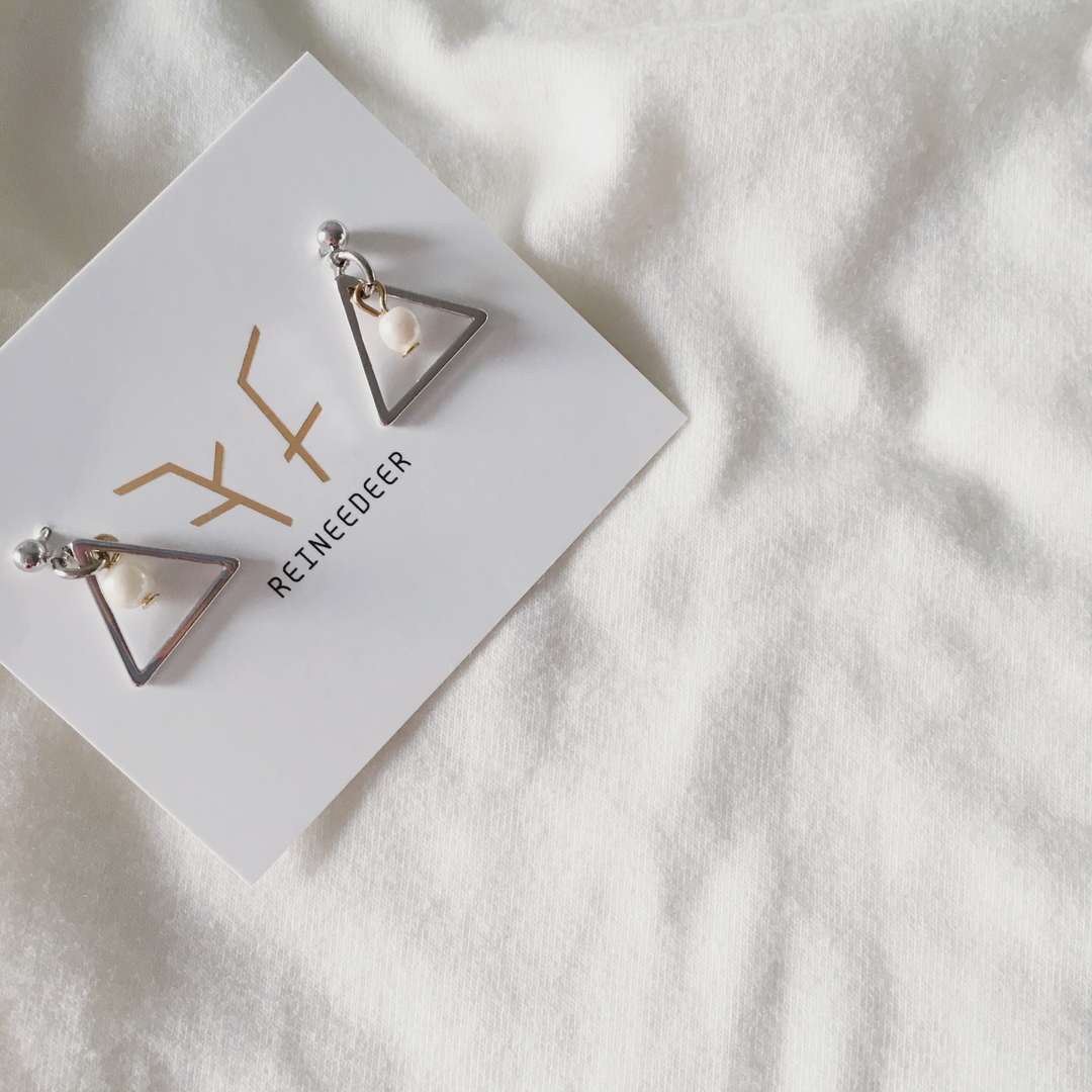 pearl triangle earrings (can change it to a clip-on earrings) | idus