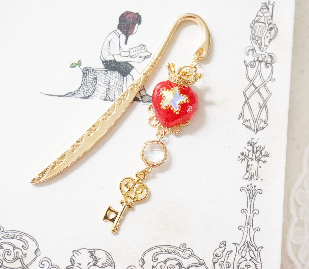 Crown Heart Bookmark | idus