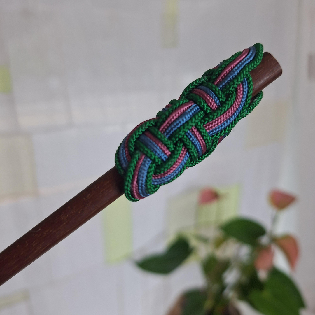 Green, traditional knotted wooden binyeo | idus