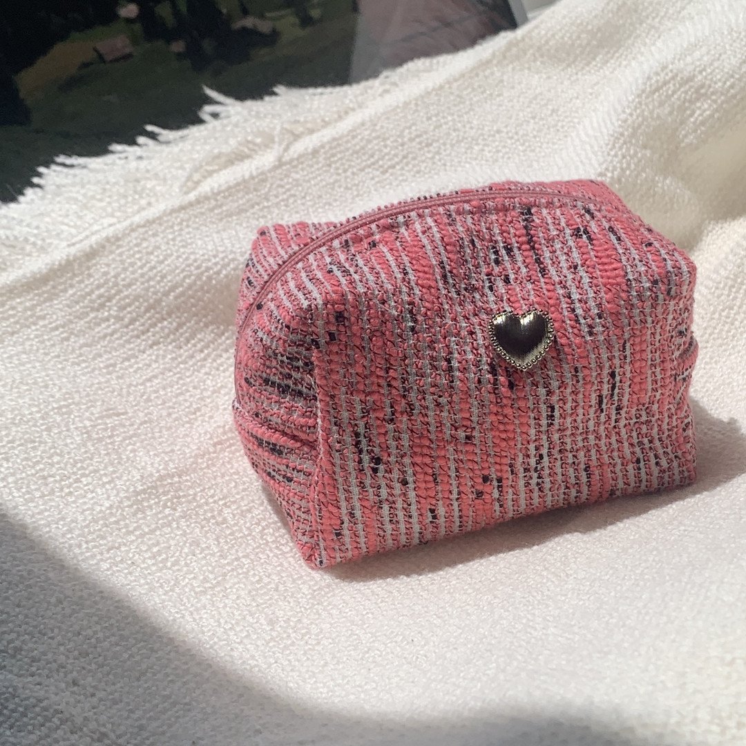 Black Pink Heart Pouch (Silver/Gold) | idus