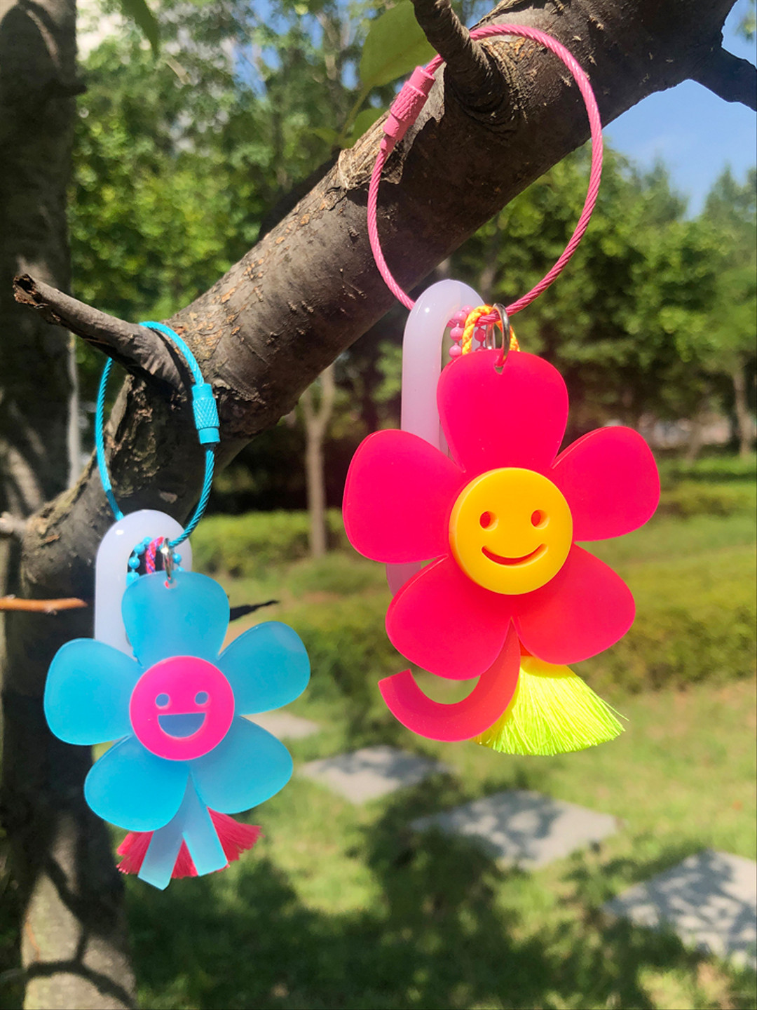 Smile Flower Initial Keyring | idus