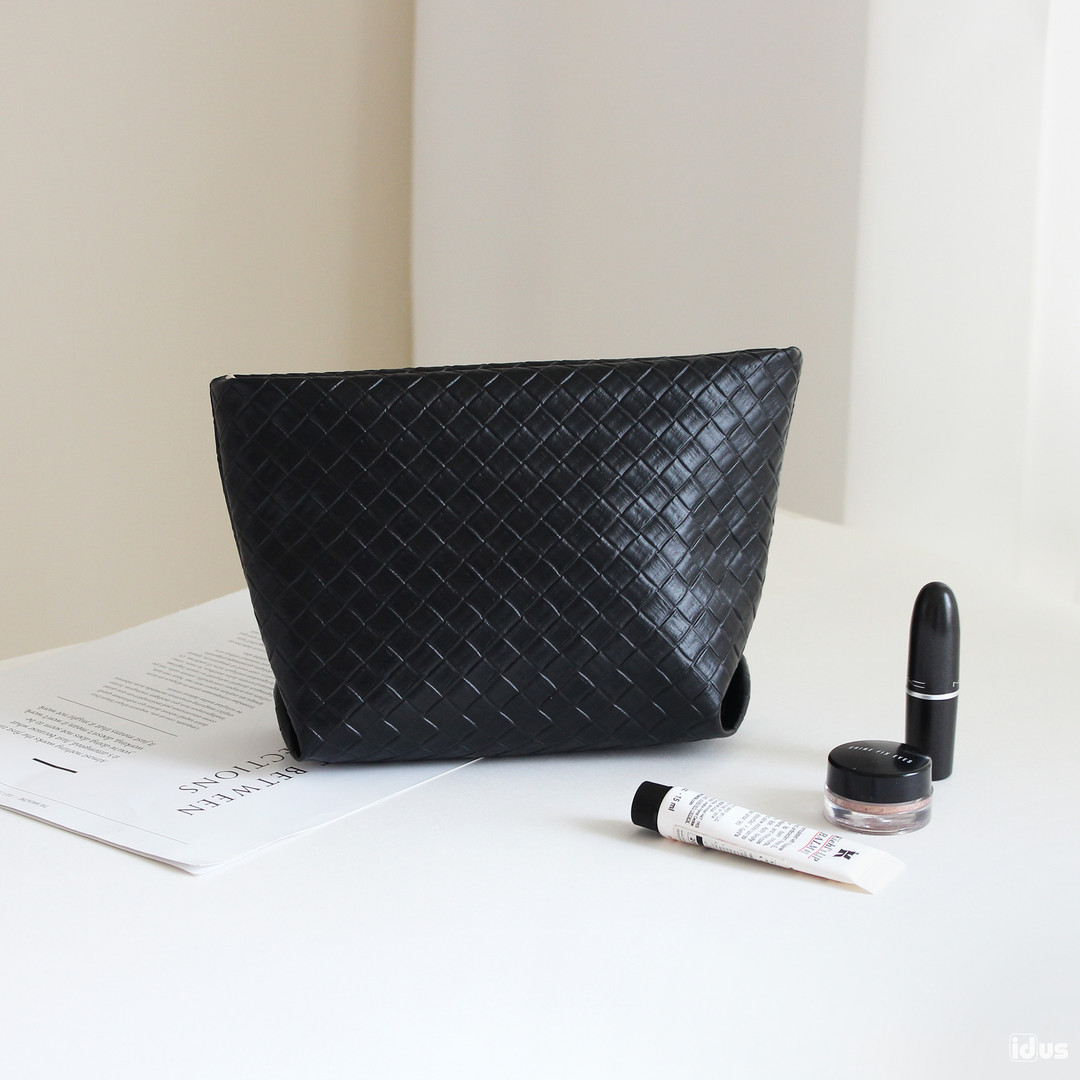 Blackpouch cosmetic zipper pouch | idus