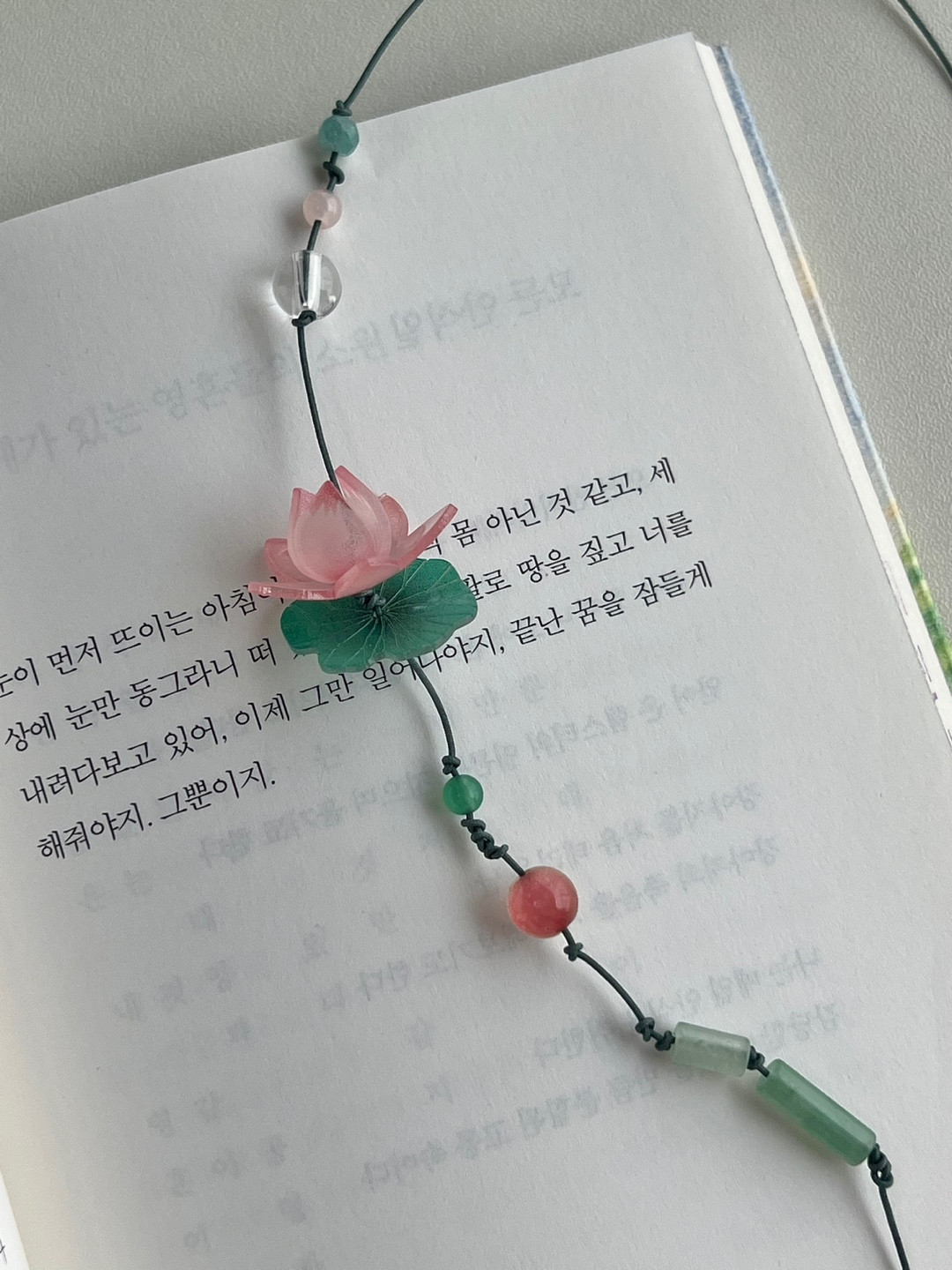 a lotus flower bookmark, Knot Bookmark | idus