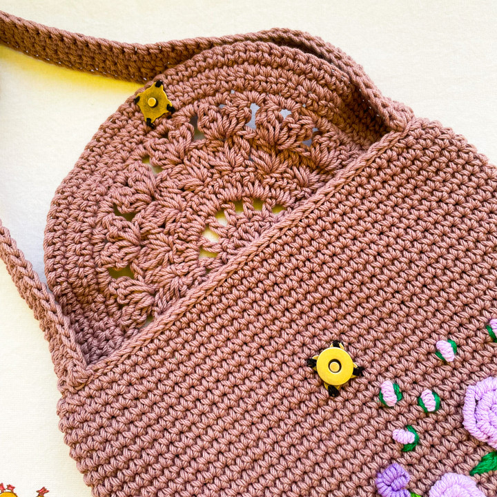 ️팔로우쿠폰 ️ 팥죽색 꽃자수 뜨개가방🎒 | 아이디어스