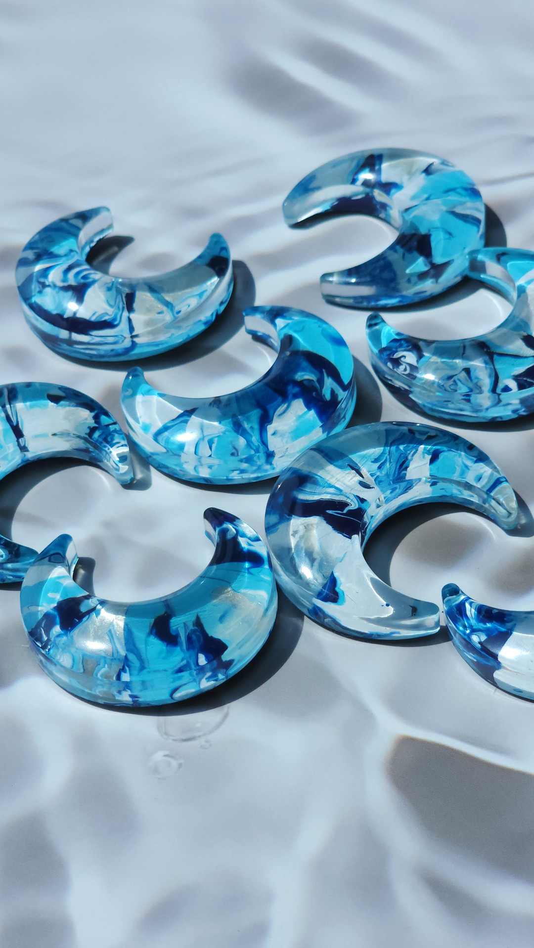 Moon Embracing the Sea - Moon Keyring with a Good Grip | idus