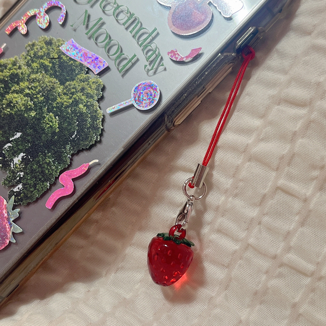 Mini strawberry cell phone key ring ʕ۪ ⸱̼ ·̮ ⸱̼ʔっ ۪ ♡̷ ⋆ | idus