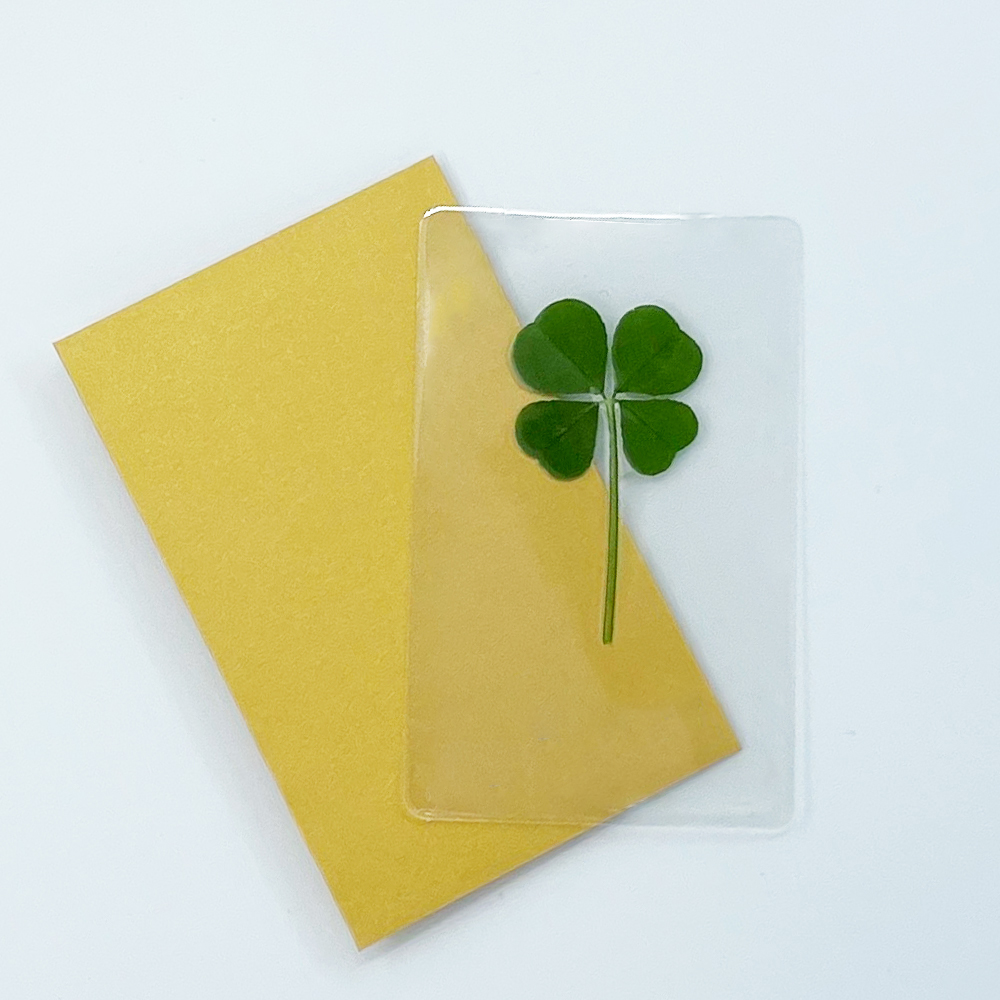 Four-leaf clover-coated transparent card golden bag | idus