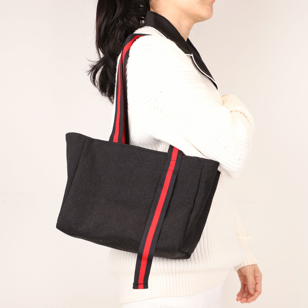 White and black canvas bag | idus