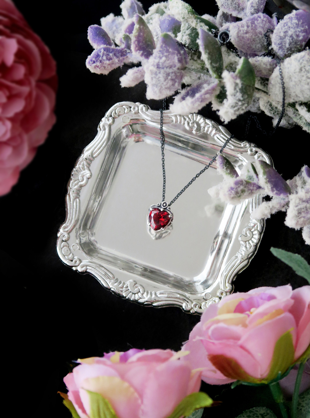 Dark heart vintage silver necklace | idus