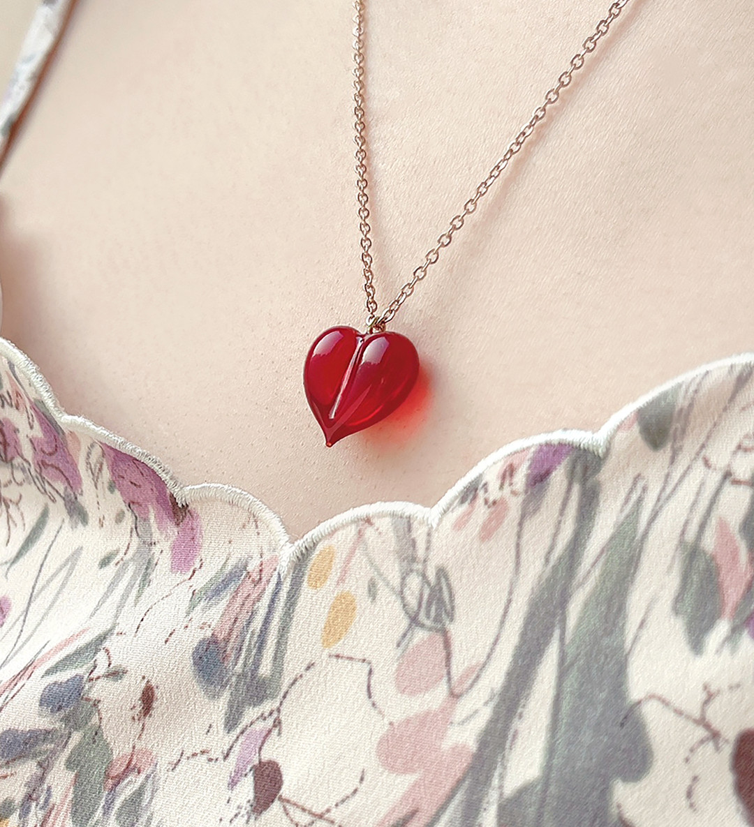 Raspberry Glass Craft Heart Necklace | idus