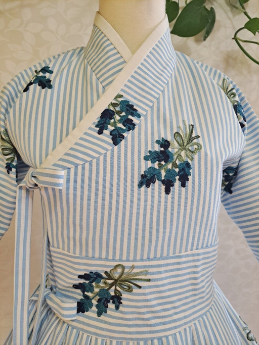 줄무늬에 꽃자수가 어우러진 철릭원피스 | 아이디어스