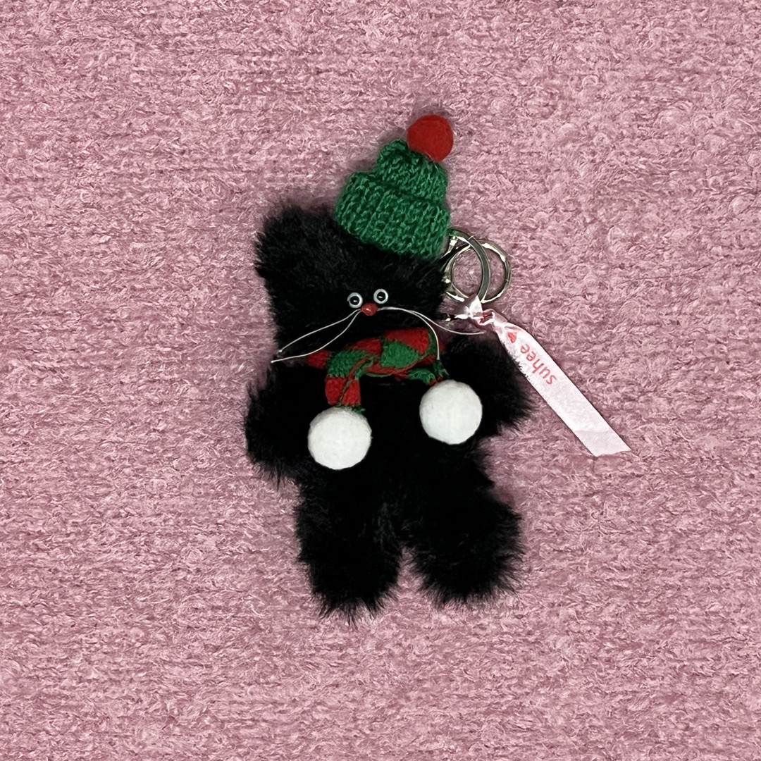 A strawberry-nosed black cat key ring