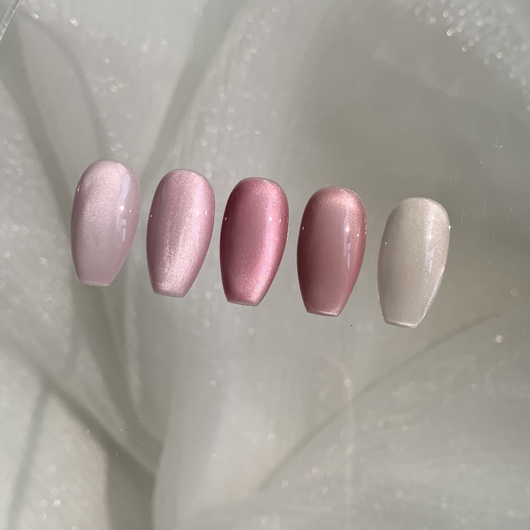 Velvet style magnet nail