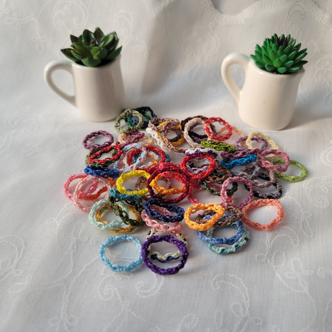 Wavy knot ring (49 thread colors) | idus