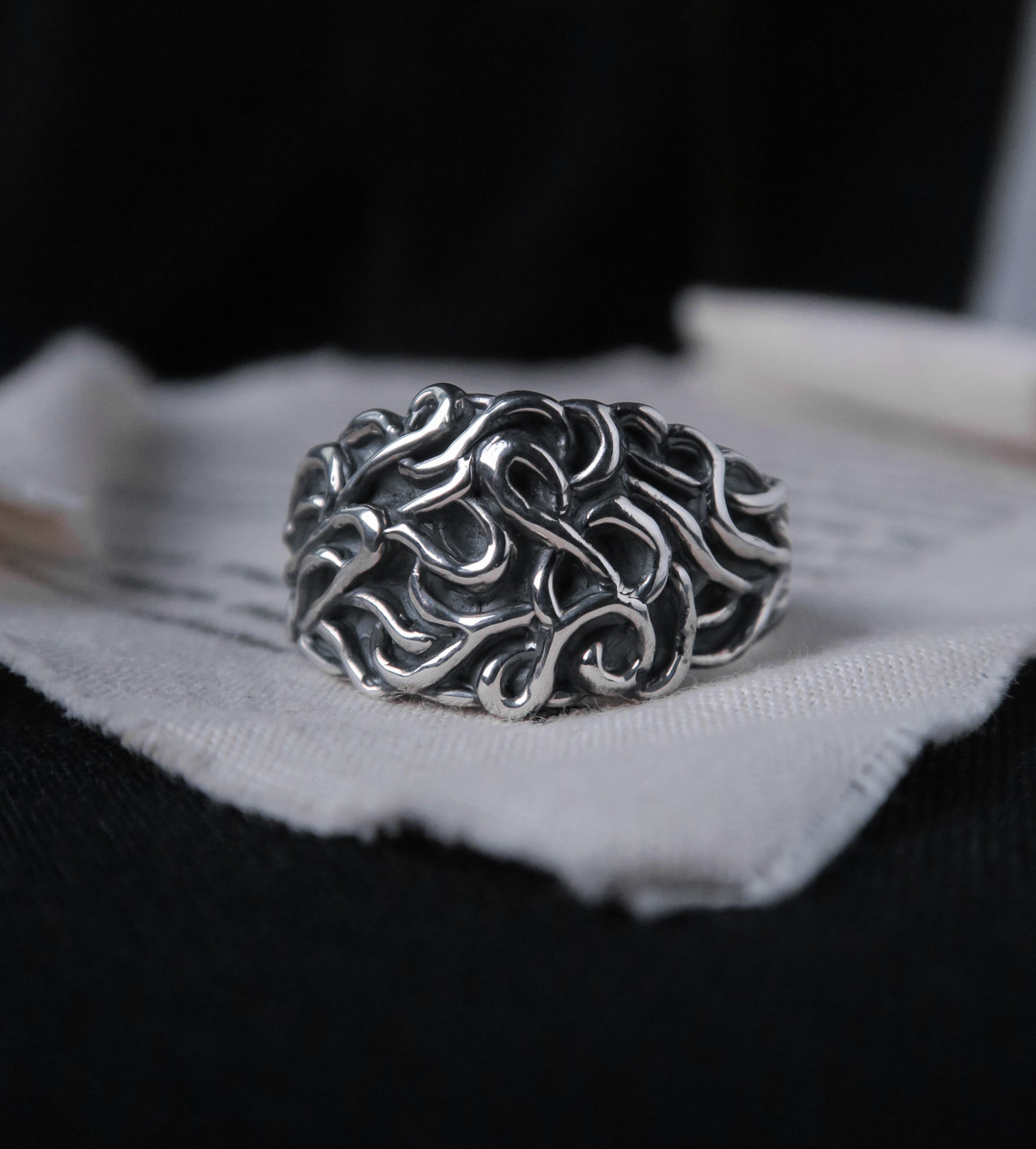 Bloodstream large silver ring | idus