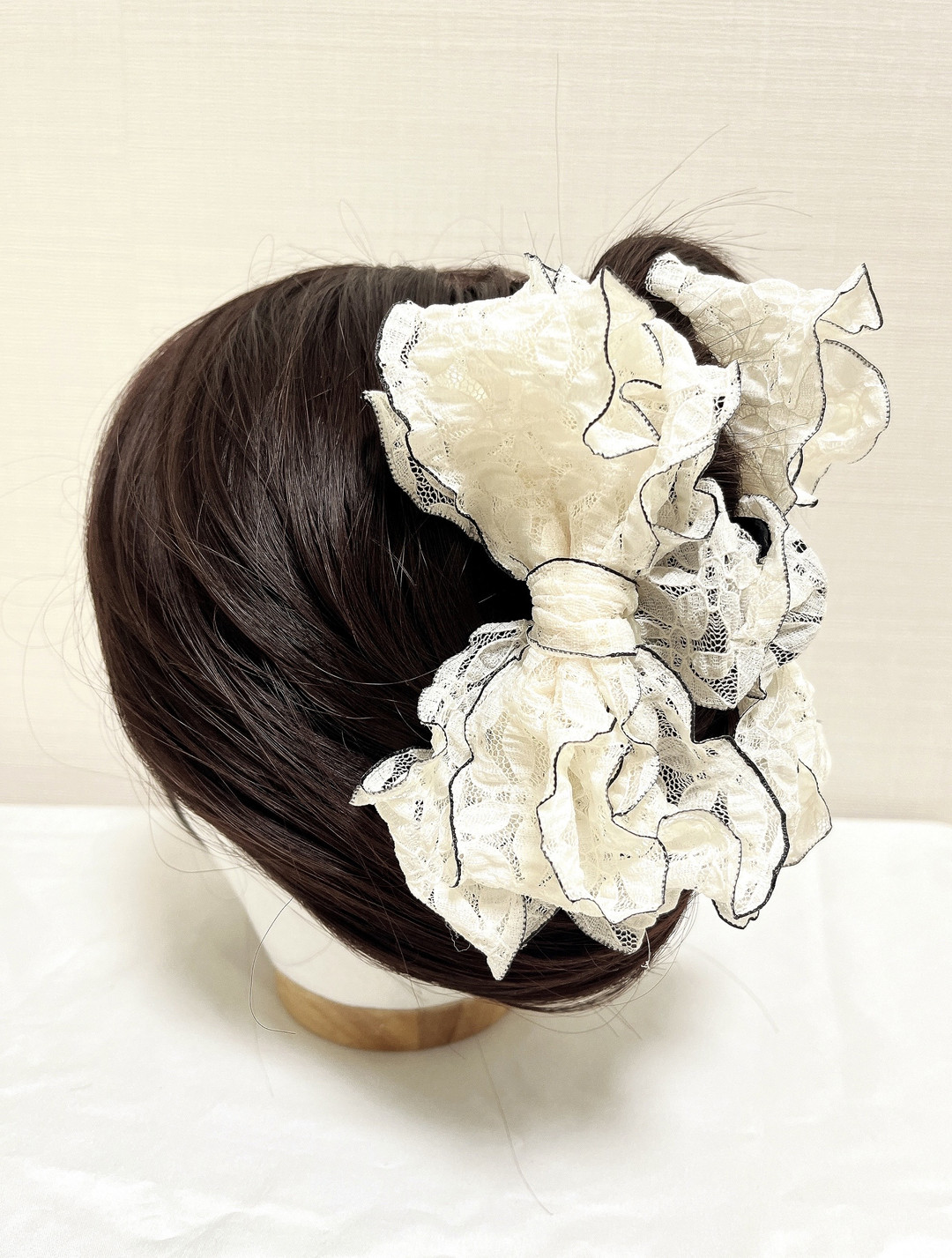 Romantic Volume Lace Big Tongs Pin