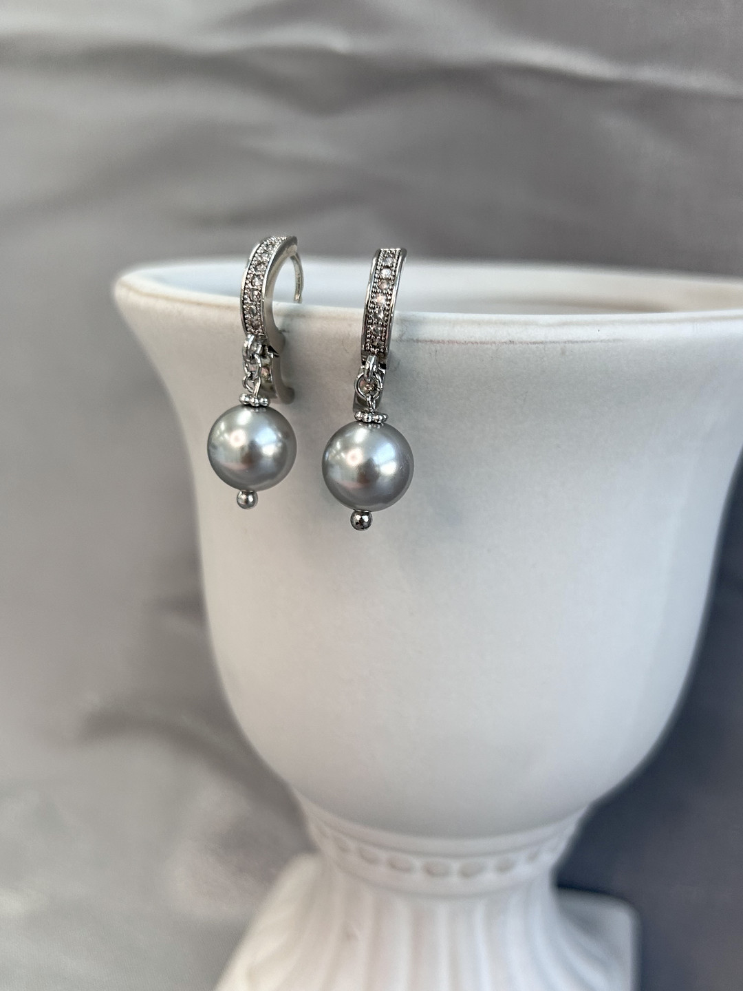 [High Quality] One-Touch Gray Pearl Earring