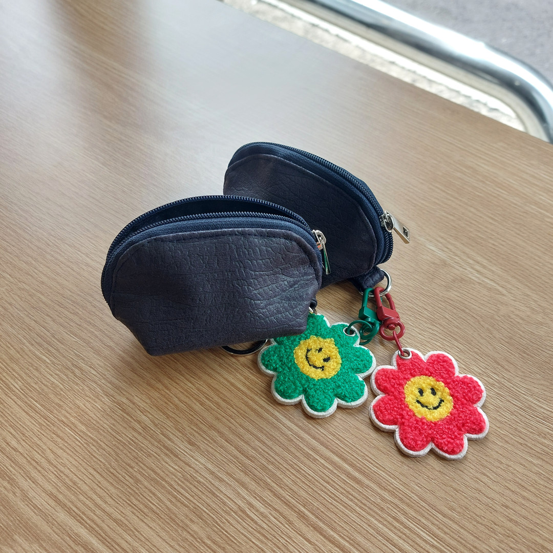 (Out of stock imminent) leather mini coin wallet | idus