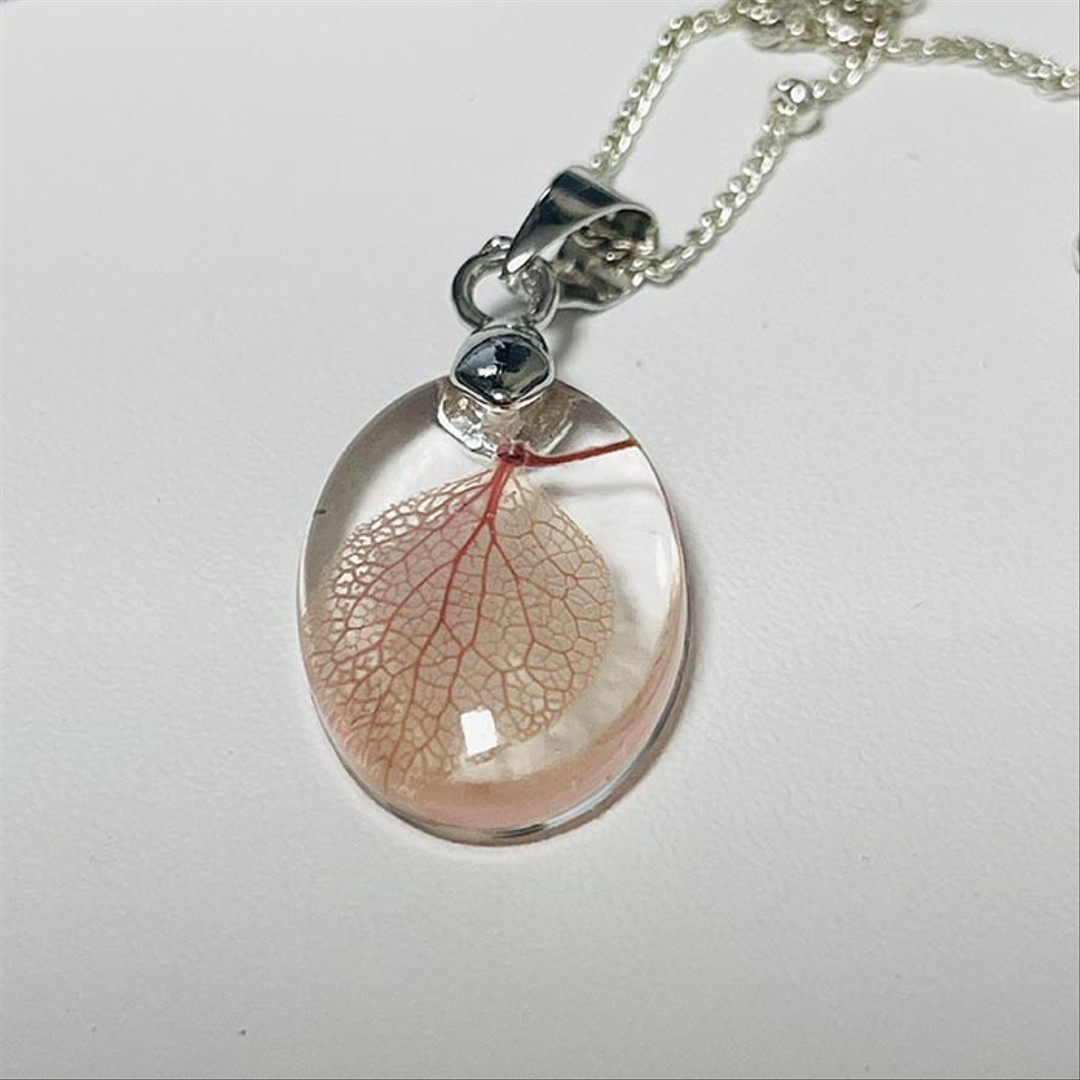 Lovely Hydrangea Petal Necklace | idus