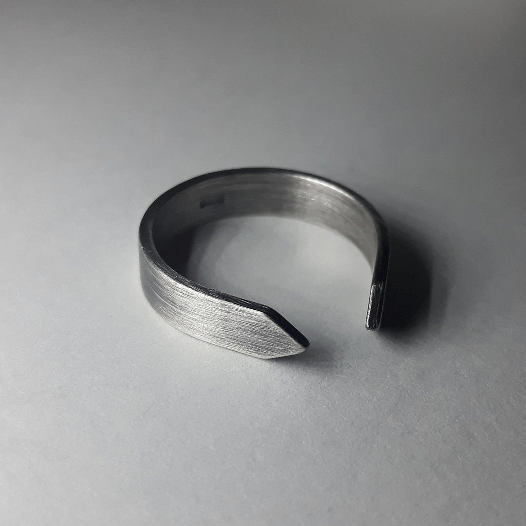 (999 Silver) Oxidized Edge Point Ring | idus
