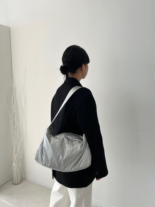 Soli Padding Bag - Silver | 아이디어스