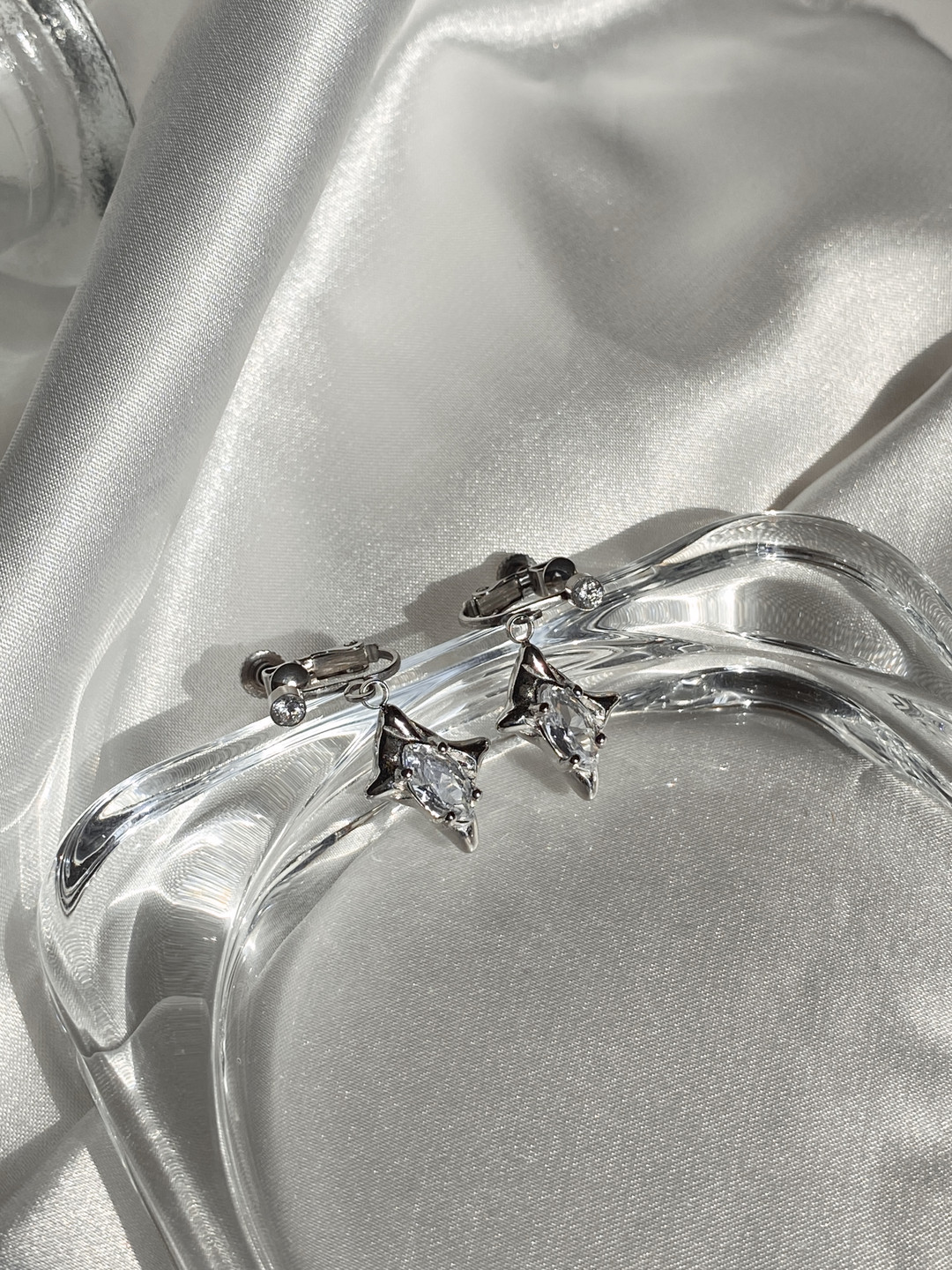 Cubic Object Starlight Scenic Steel Non-Piercing Earrings | idus