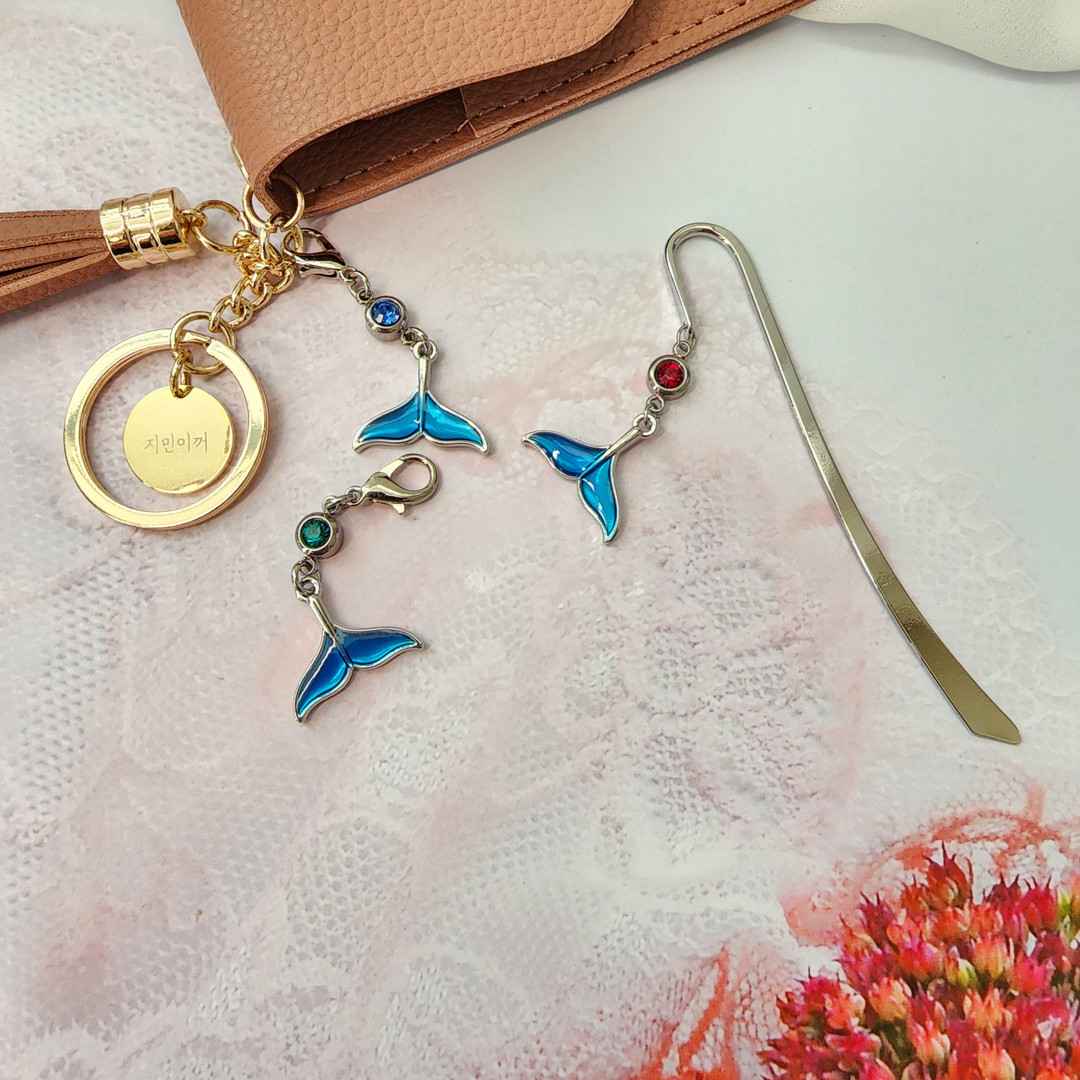 Lucky whale tail birthstone key ring/bookmark (can be engraved) | idus