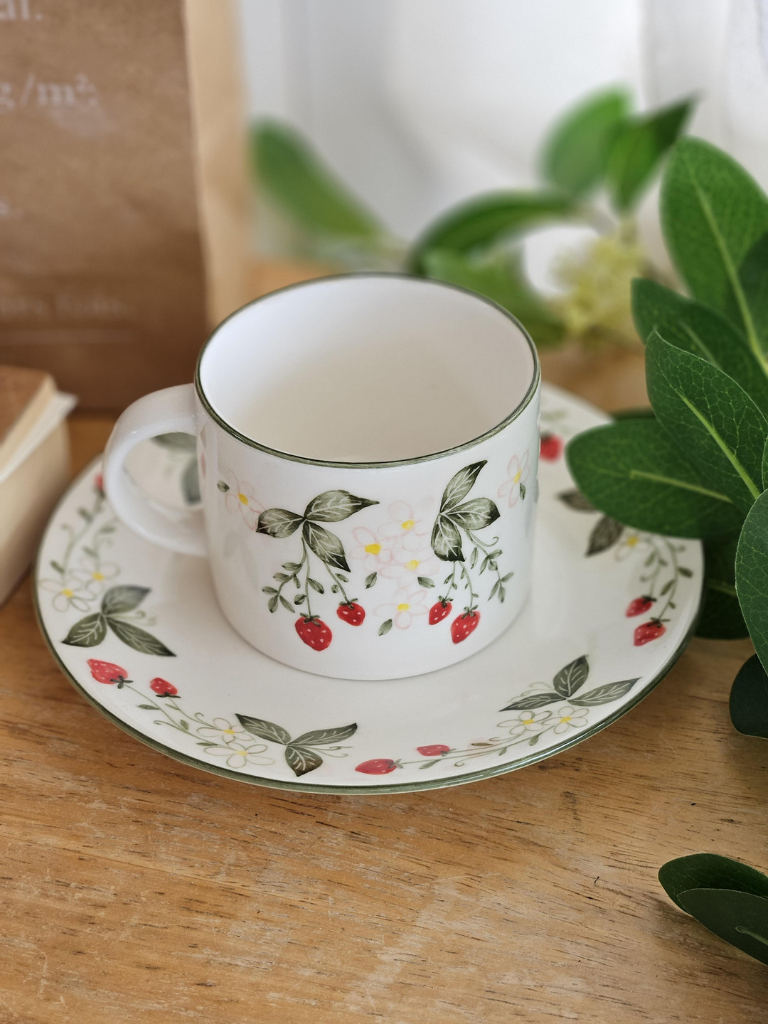 Raspberry Wreath Cup | idus