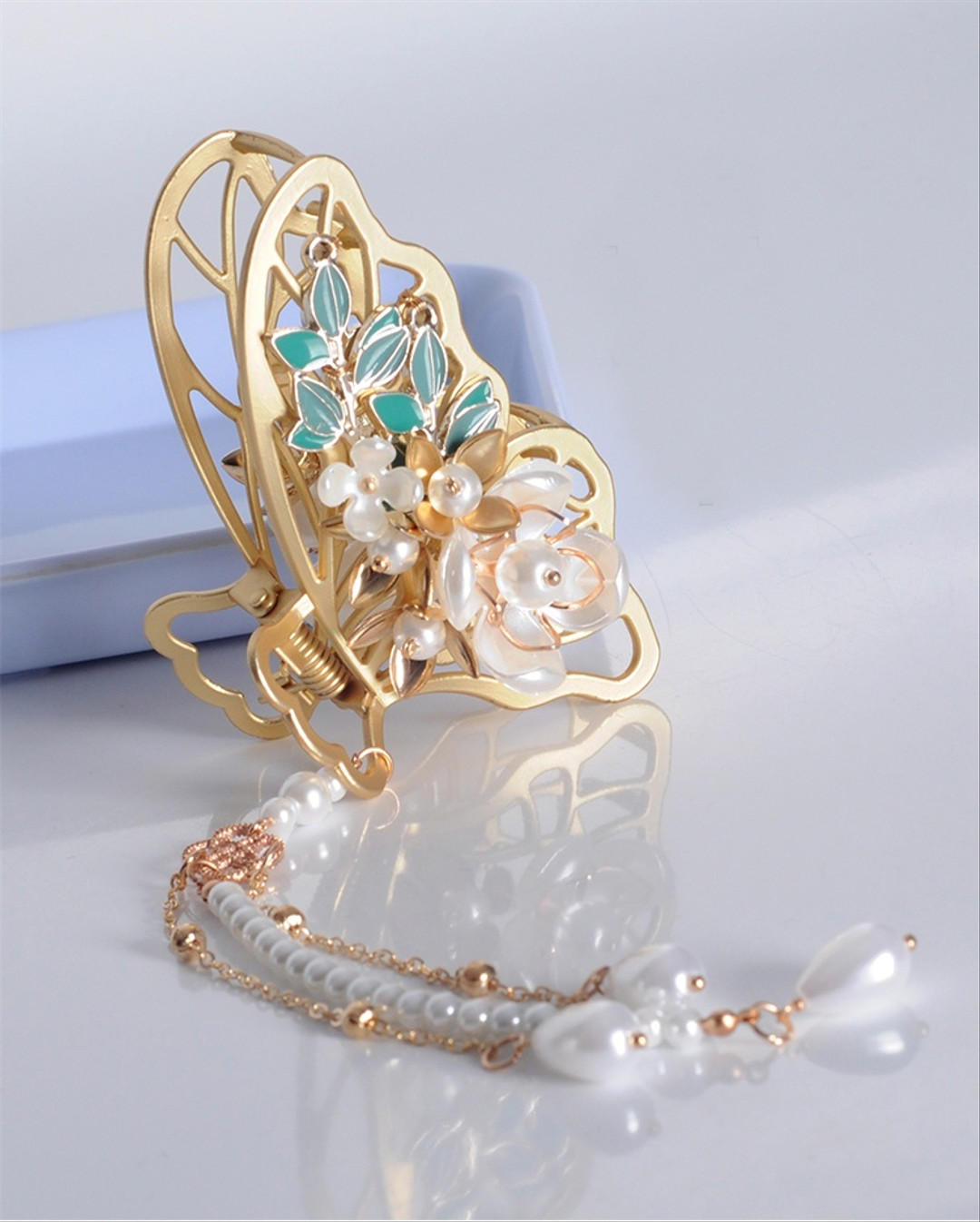 Butterfly Drop Tongs Pin | idus