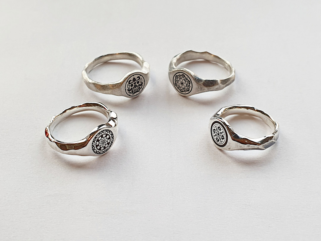 [Silver Ring] Sumakse Roof Tile Pattern – Hammered Ring | idus