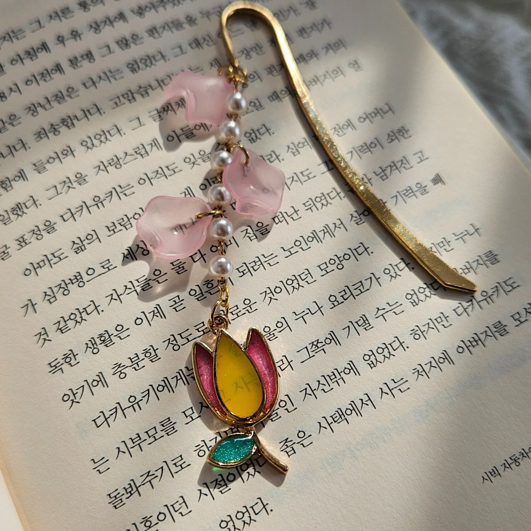 🌹 Blooming Path Bookmark | idus