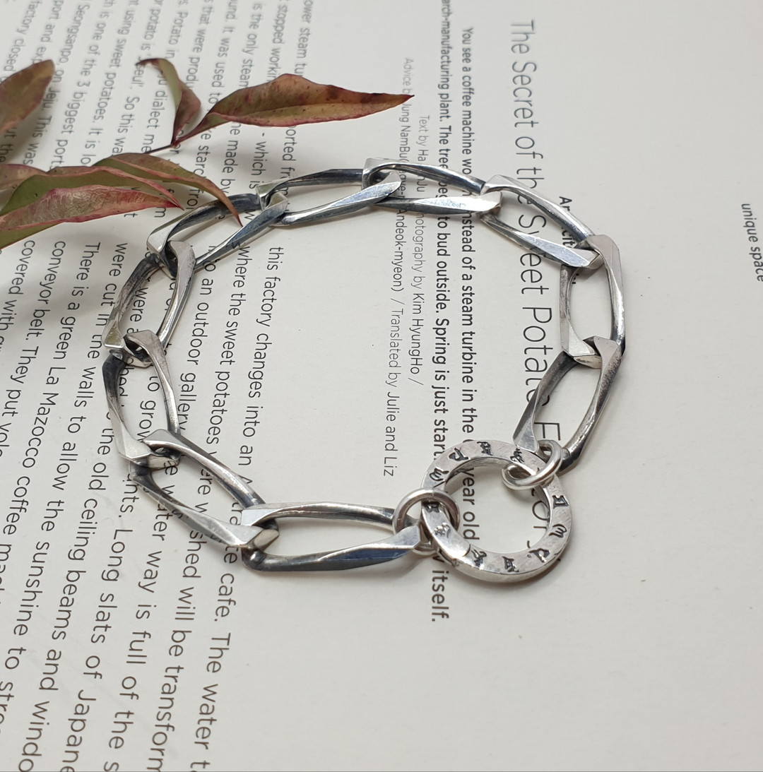 Antique bright silver square chain bracelet | idus