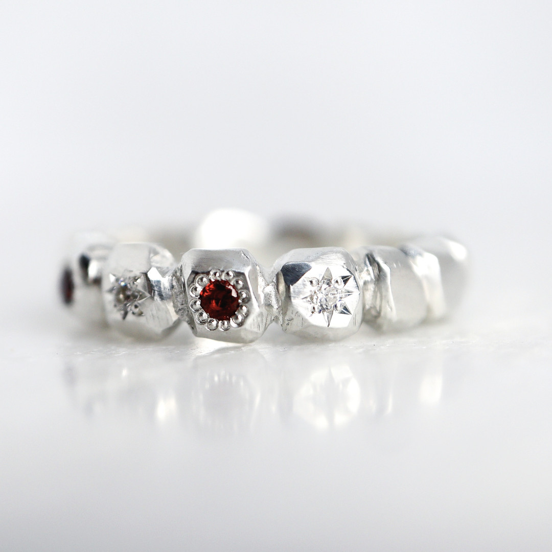 [January Birthstone] A red gem like a pomegranate, a garnet ring | idus