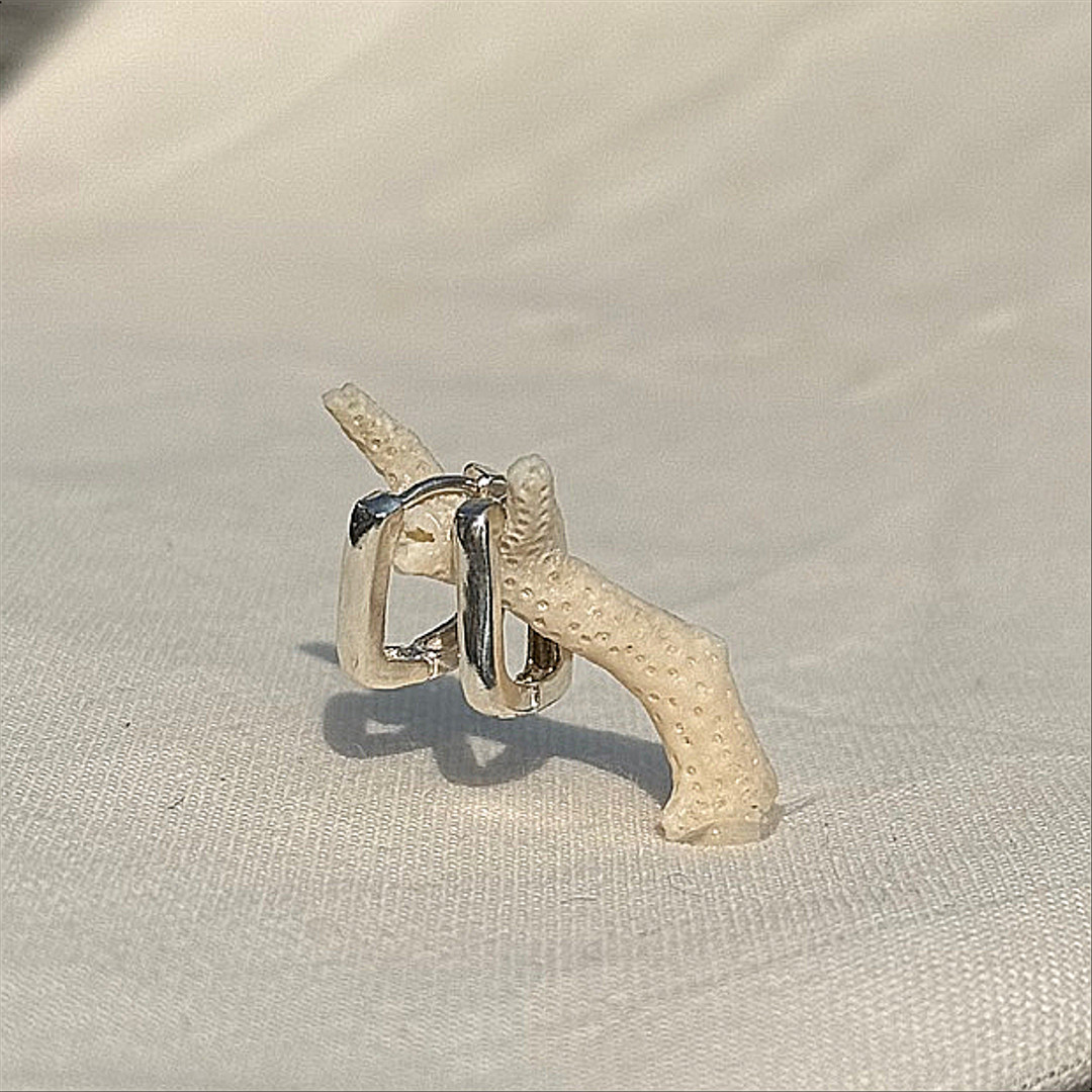 Square melting one-touch earrings square earrings | idus