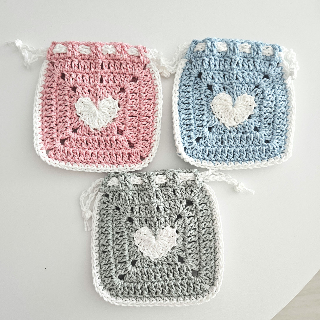 Mini heart knitting pouch | idus