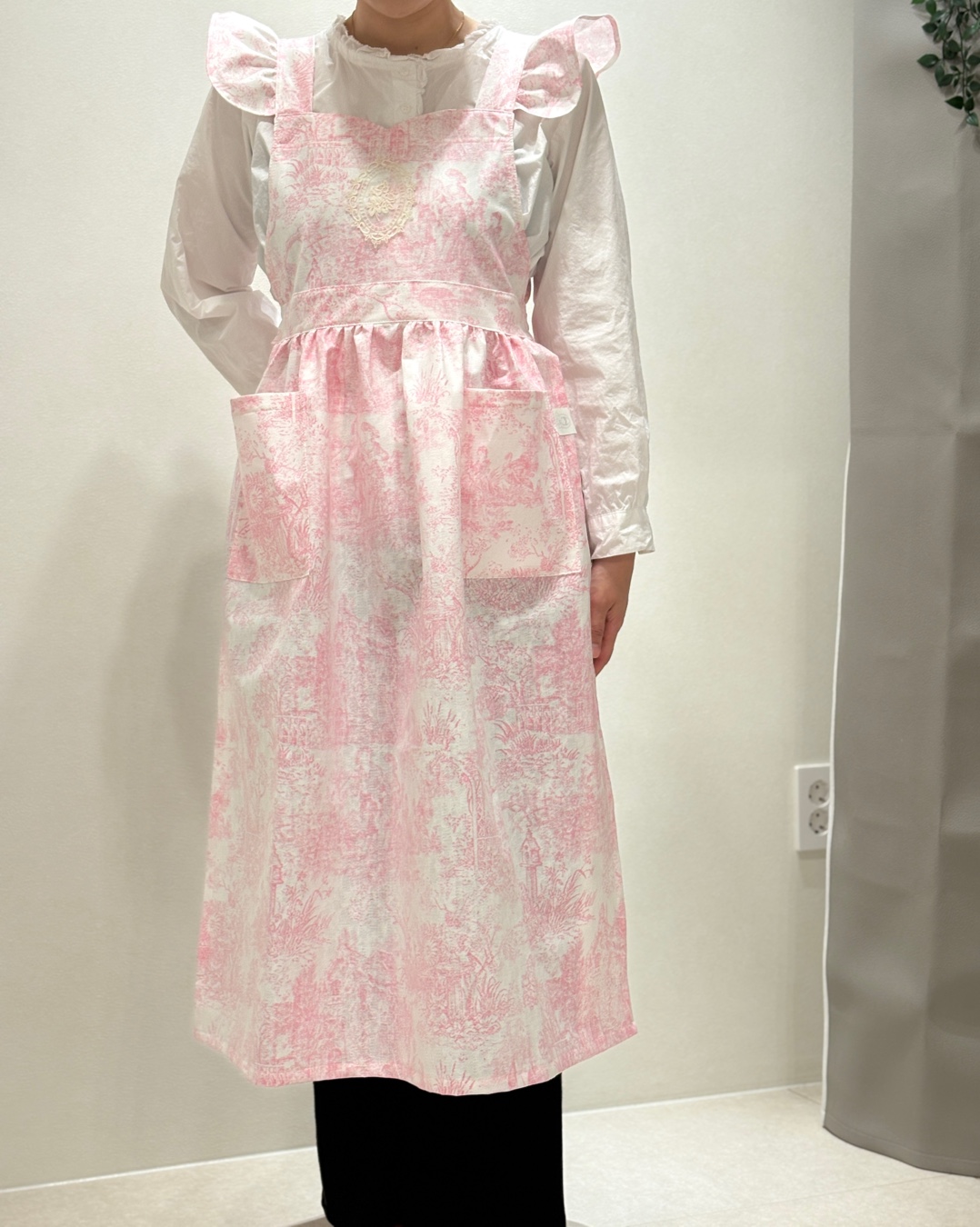 dress-type waterproof frill long apron | idus