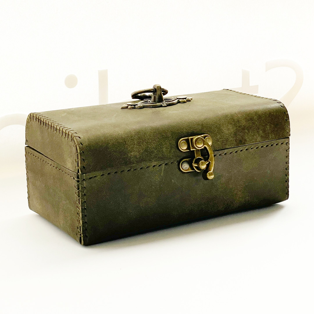 Vegetable-tanned Leather Storage Box (treasure chest) | idus