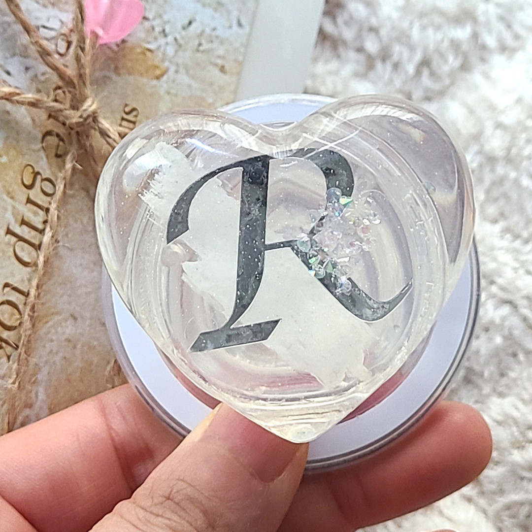 Magnet Grip Smart Tok with brush touch and alphabet inside the heart | idus