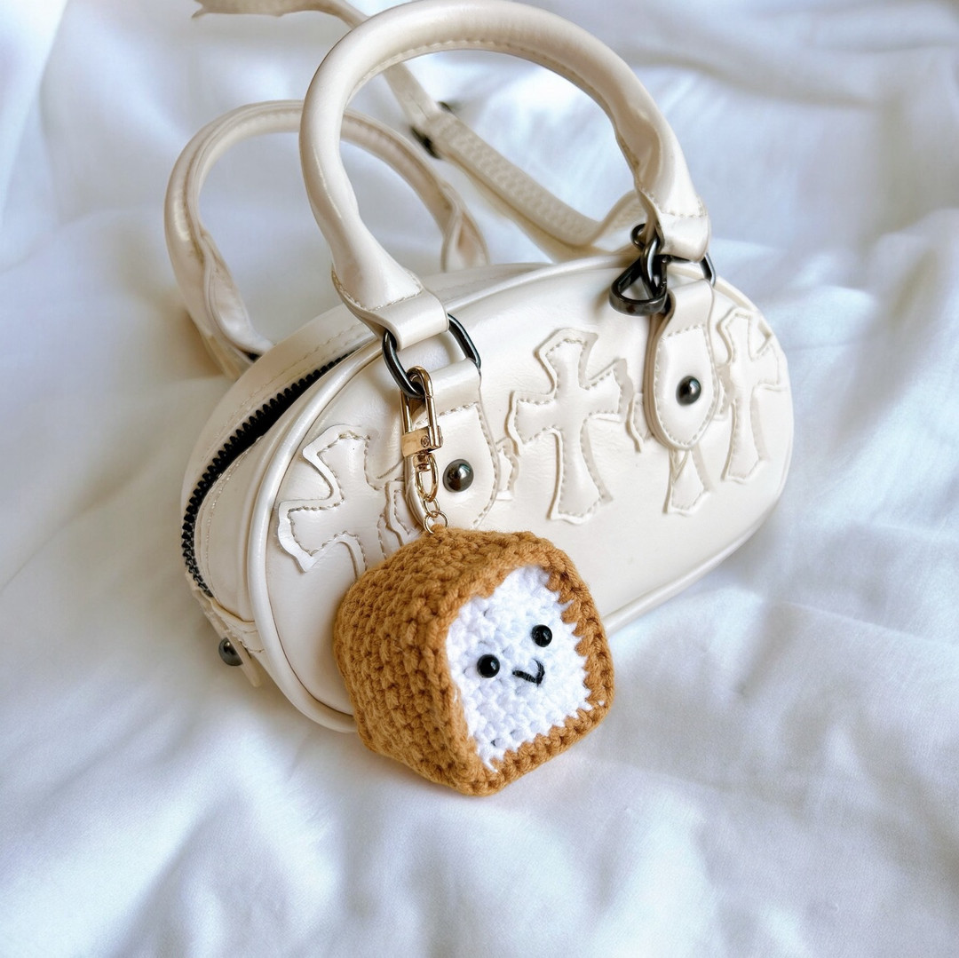 Bread keyring | idus