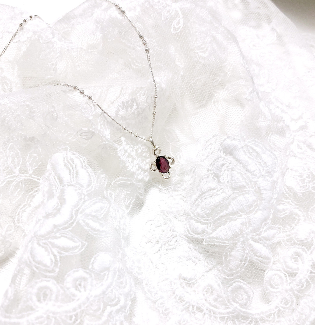 Garnet flower silver necklace | idus