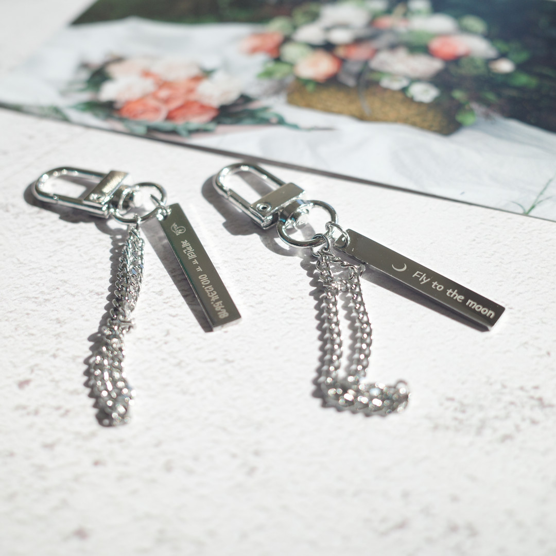 Key chain engraved stainless steel key tags custom name date | idus