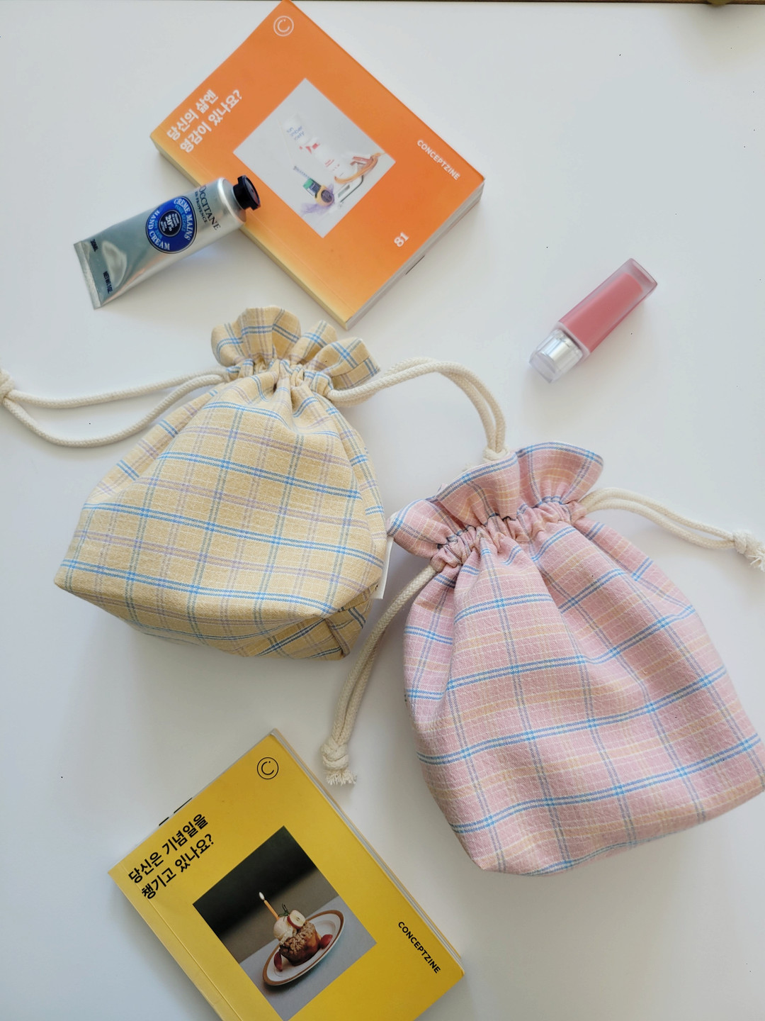 [gift wrapping available] check cosmetic pouch | idus