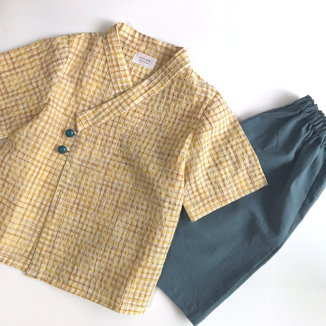 Kids Hanbok with check patterns | idus