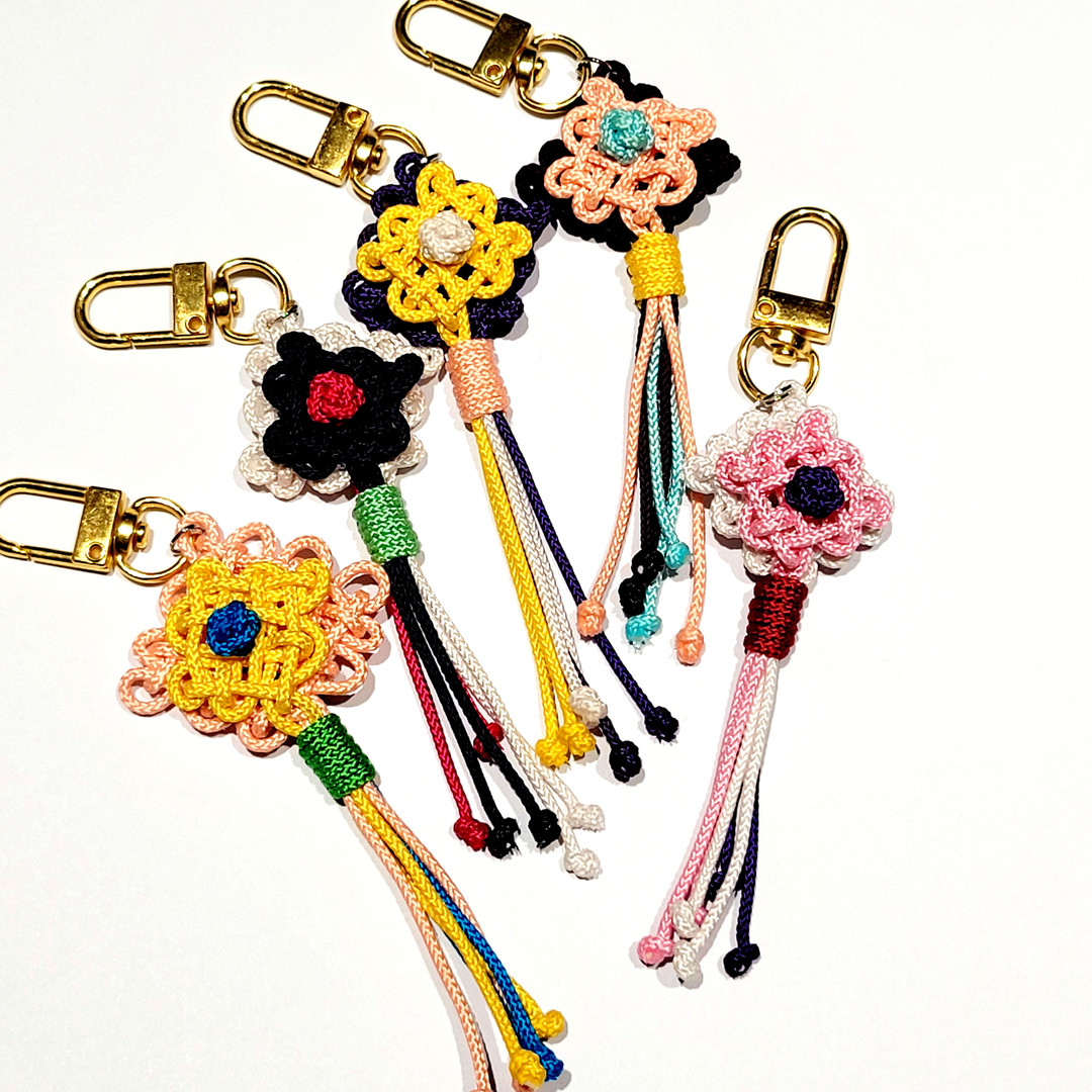 Ccoaccoa Korean traditional knot, Chrysanthemum knot keyring | idus