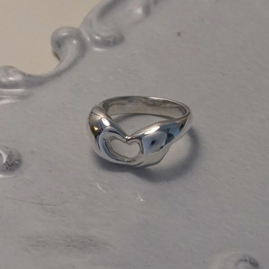 925 Sterling Silver Heart hands Ring