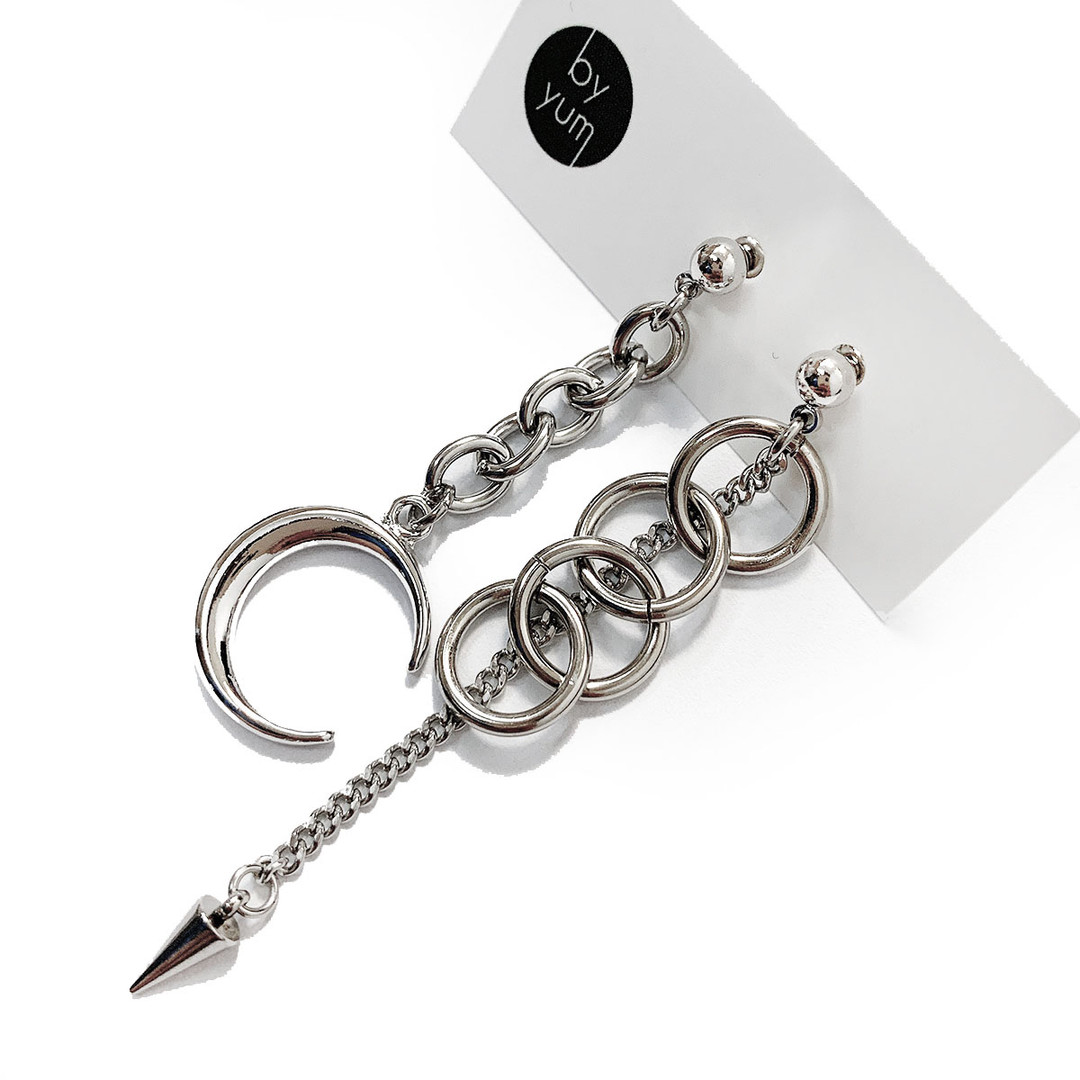 Unbalance Moon Earrings(GOT7 Yugyeom,Youngjae wearing) | idus