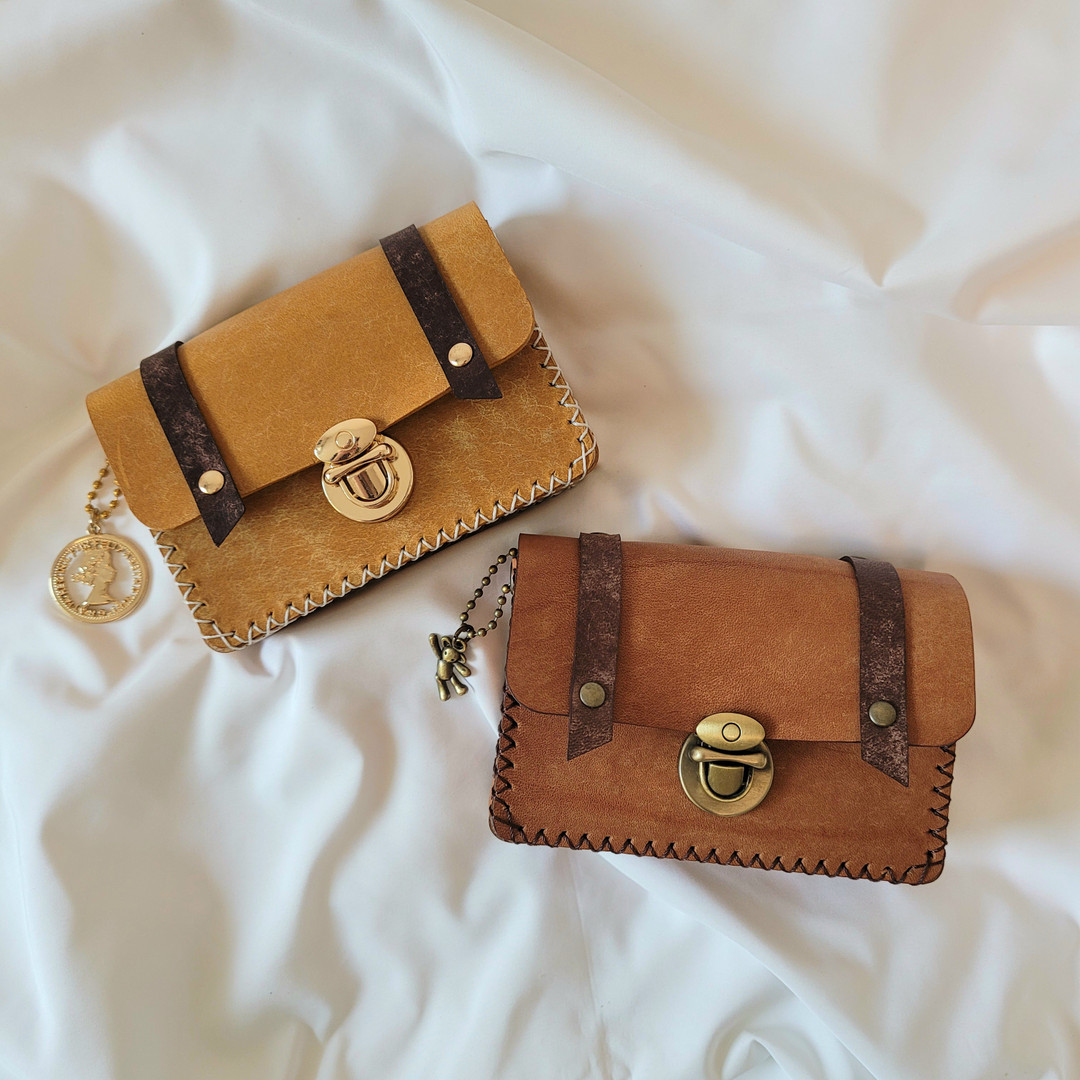 Satchel mini-size leather pouch | idus